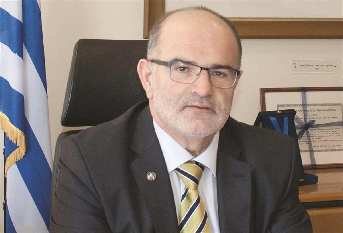 Σάλος με τις φωτογραφίες για ταυτότητα - Κίνημα Υπέρβαση