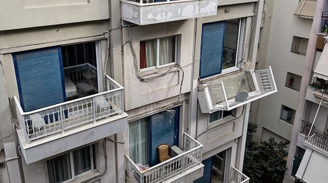 Μπαλκόνι σε ξενοδοχείο στη Συγγρού «κρέμεται» πάνω από τα κεφάλια ...